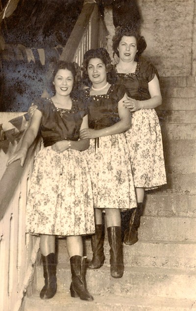 VECINAS DE VILLA MARTELLI. FAMILIA PAREDES :: Vicente López :: Archivo ...