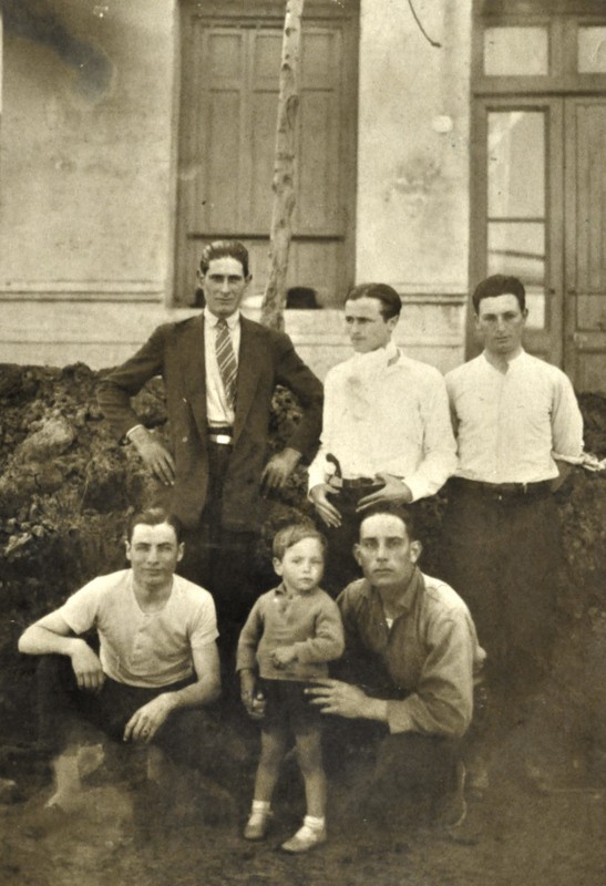 VECINOS DE VILLA MARTELLI :: Vicente López :: Archivo histórico digital